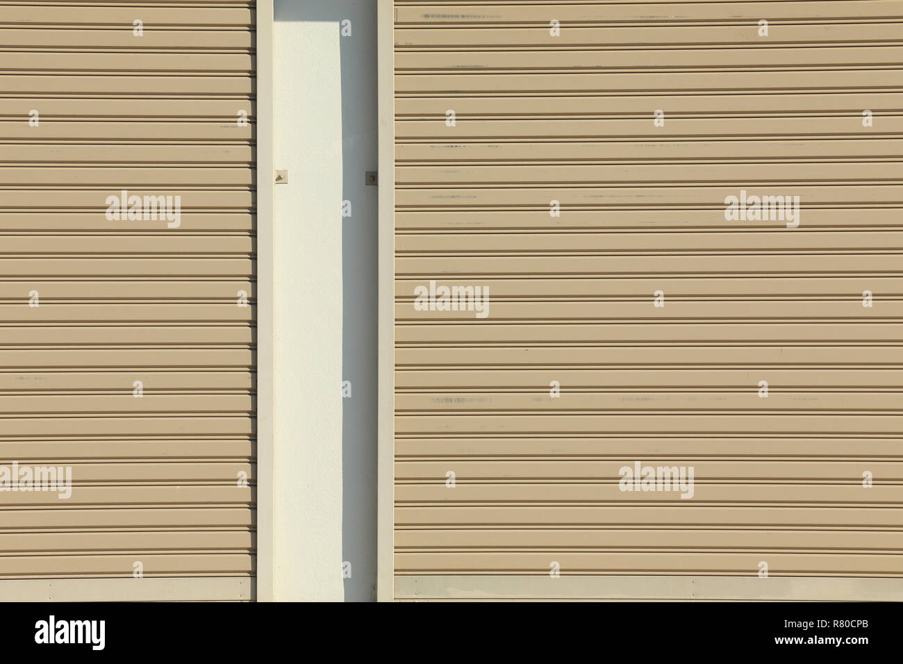 Roller shutter door immagini e fotografie stock ad alta risoluzione - Alamy