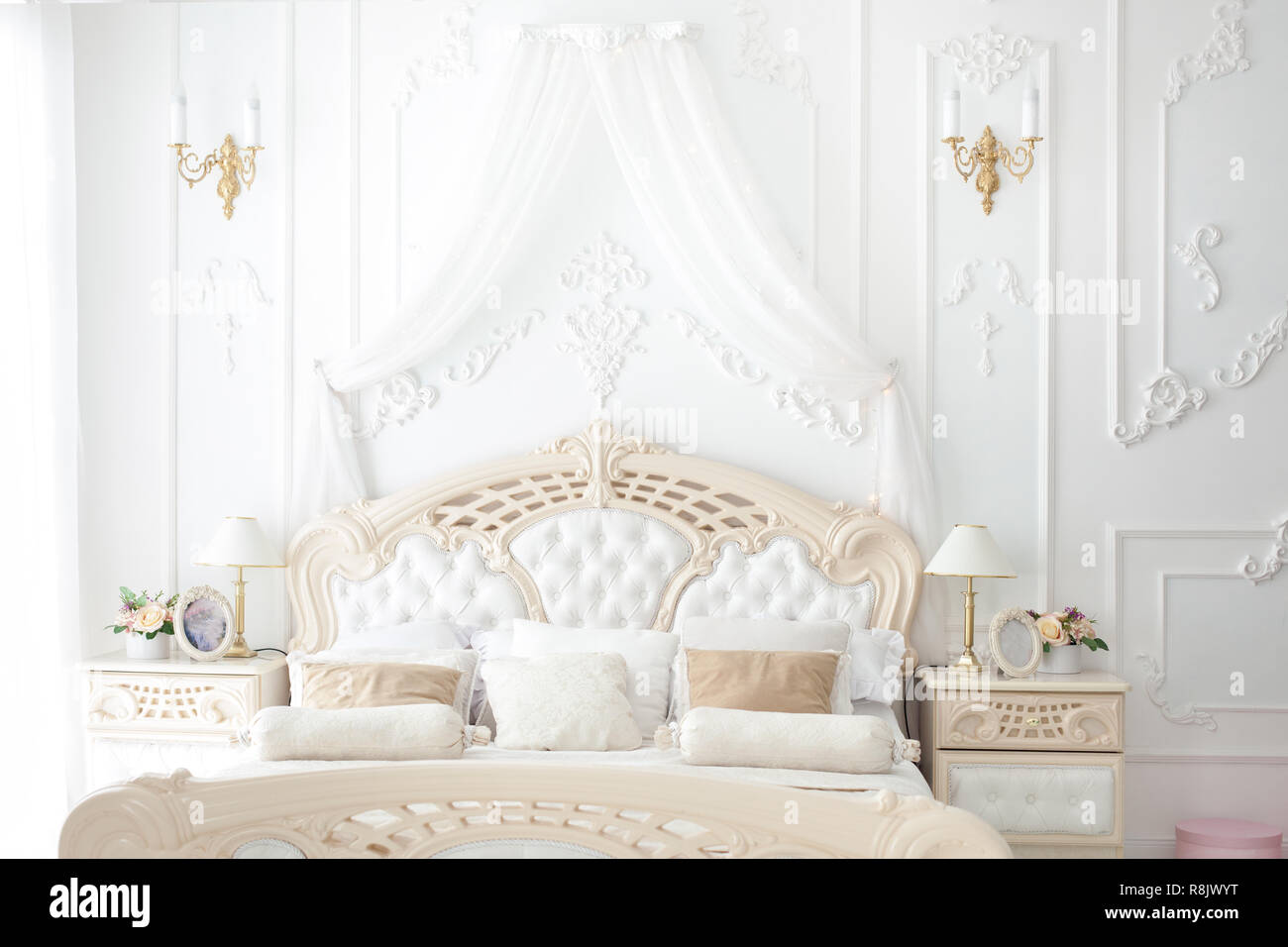 Camera da letto classica di lusso immagini e fotografie stock ad alta ...