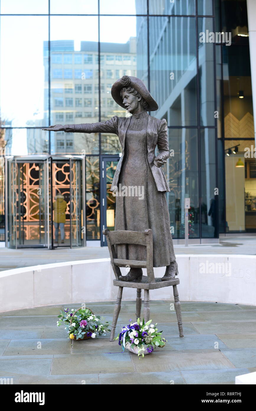 Statua in bronzo emmeline pankhurst immagini e fotografie stock ad alta ...