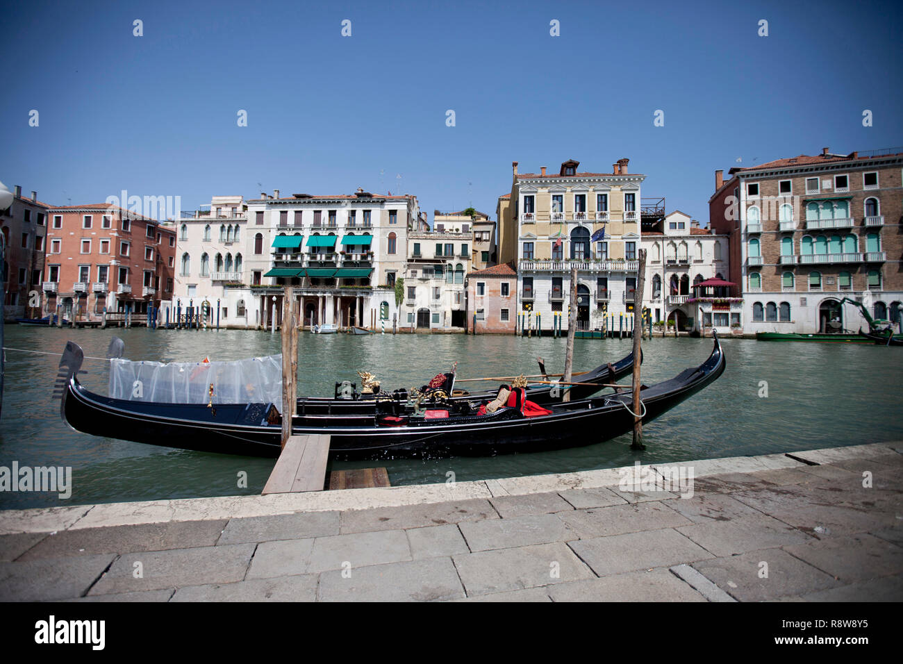 Venedik ara sokaklar immagini e fotografie stock ad alta risoluzione ...