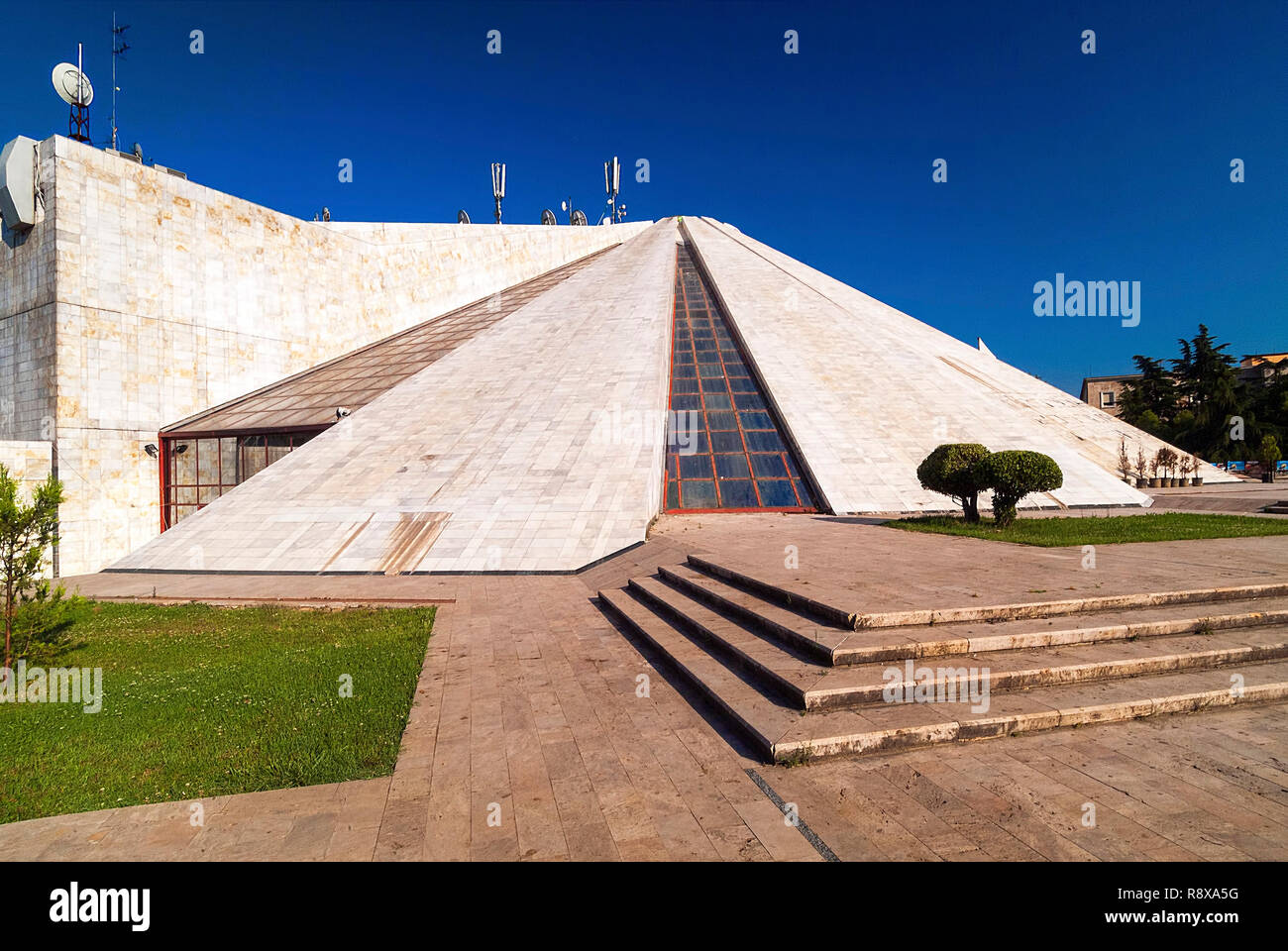 Pyramid enver hoxha museum tirana immagini e fotografie stock ad alta ...