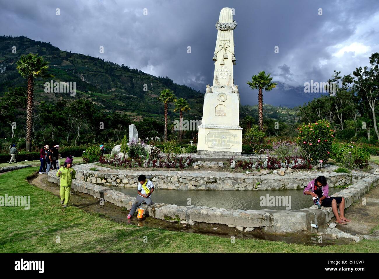 Monumento in memoria dei caduti - Vecchio Yungay dove un terremoto e ...