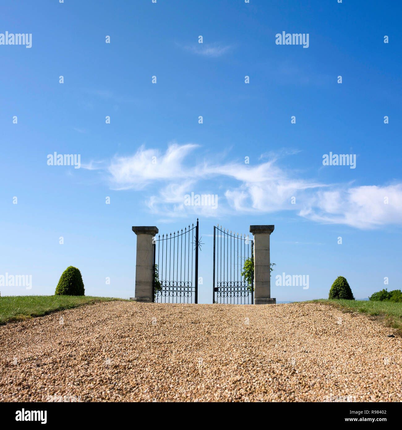 Cancello decorativo in una campagna immagini e fotografie stock ad alta ...