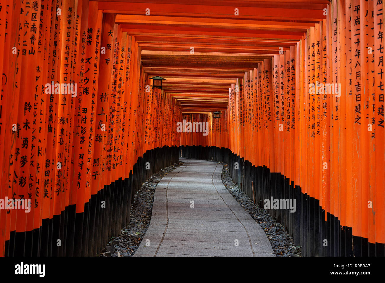 Arco del santuario di torii Immagini e Fotos Stock - Alamy