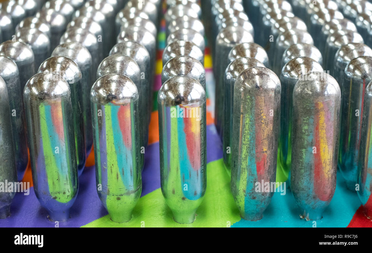 Svuotare il protossido di azoto di vernice riflettente colori ...