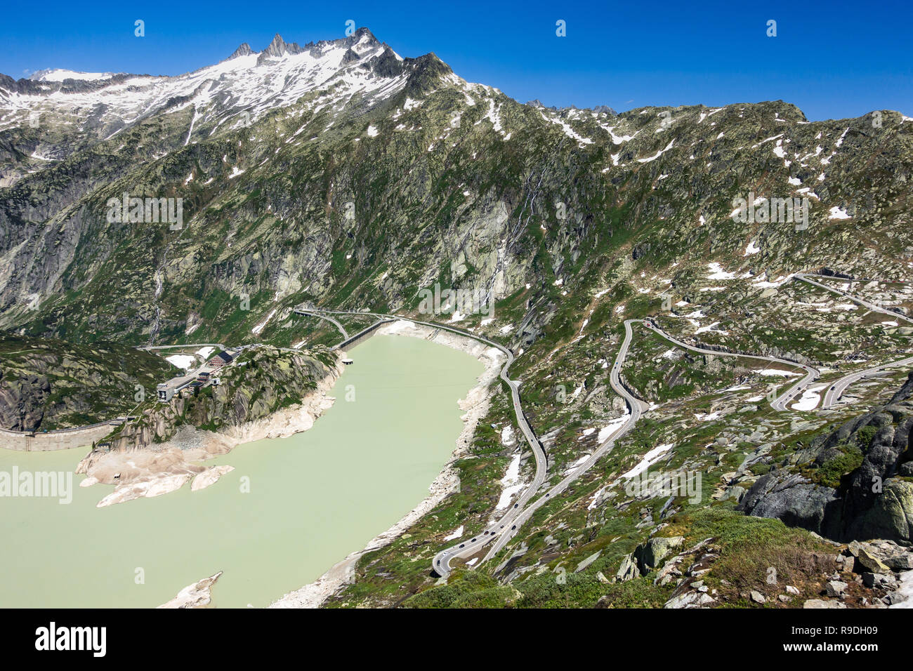 Passo del grimsel e lago di montagna immagini e fotografie stock ad ...