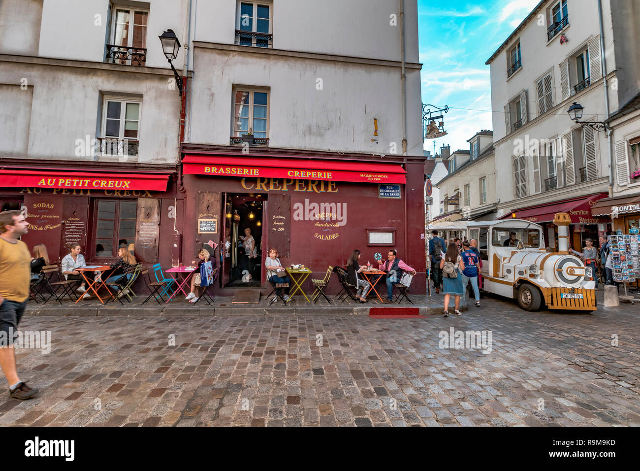 Strade acciottolate di parigi immagini e fotografie stock ad alta ...