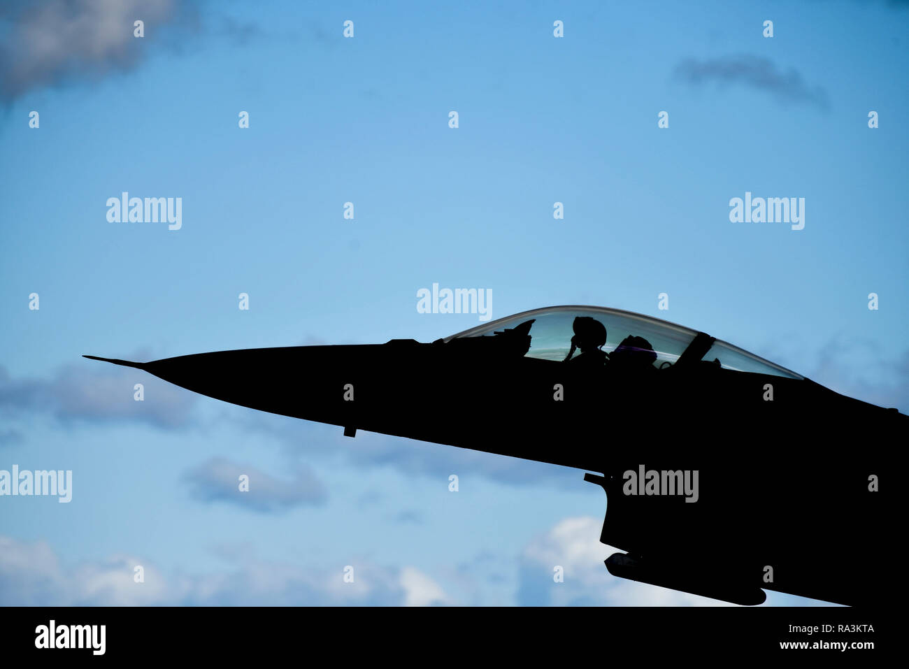 F 15j jasdf take off immagini e fotografie stock ad alta risoluzione ...