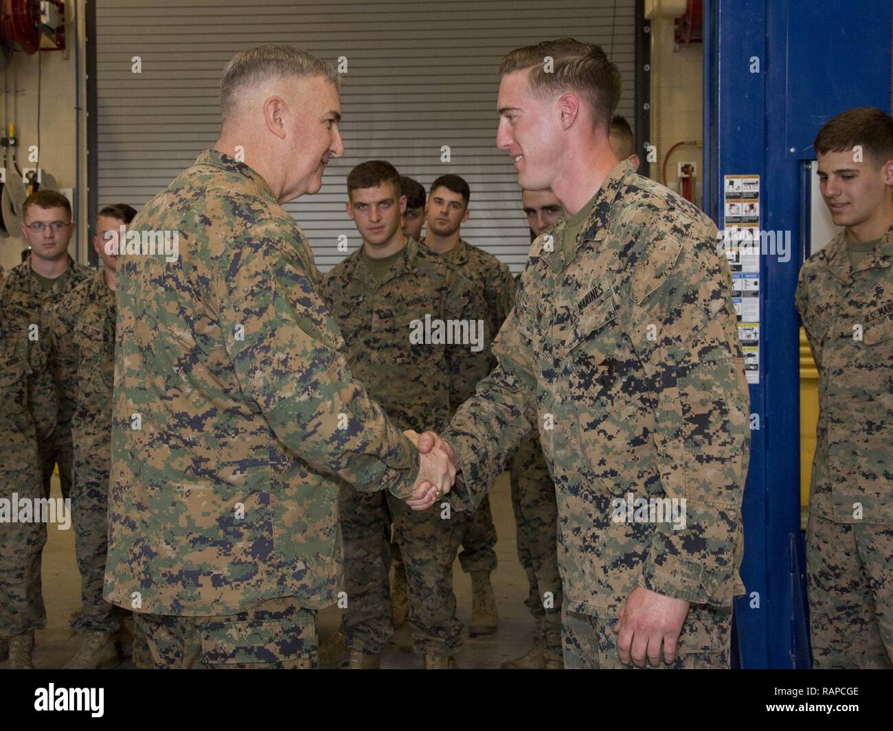 Stati Uniti Marine Corps gen. Glenn M. Walters, 34th assistant ...