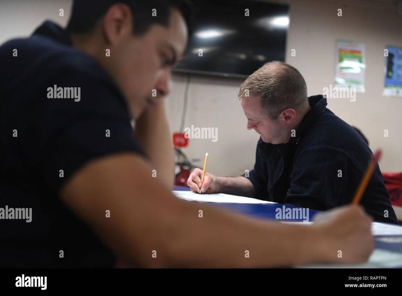 Esame Di Sottufficiale Di Prima Classe Della Marina Immagini e Fotos ...