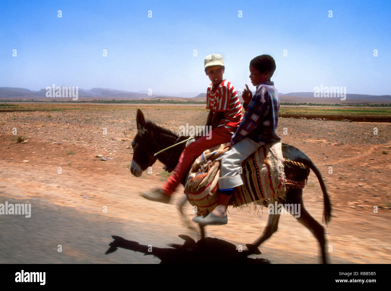 Ragazzi marocchini immagini e fotografie stock ad alta risoluzione - Alamy