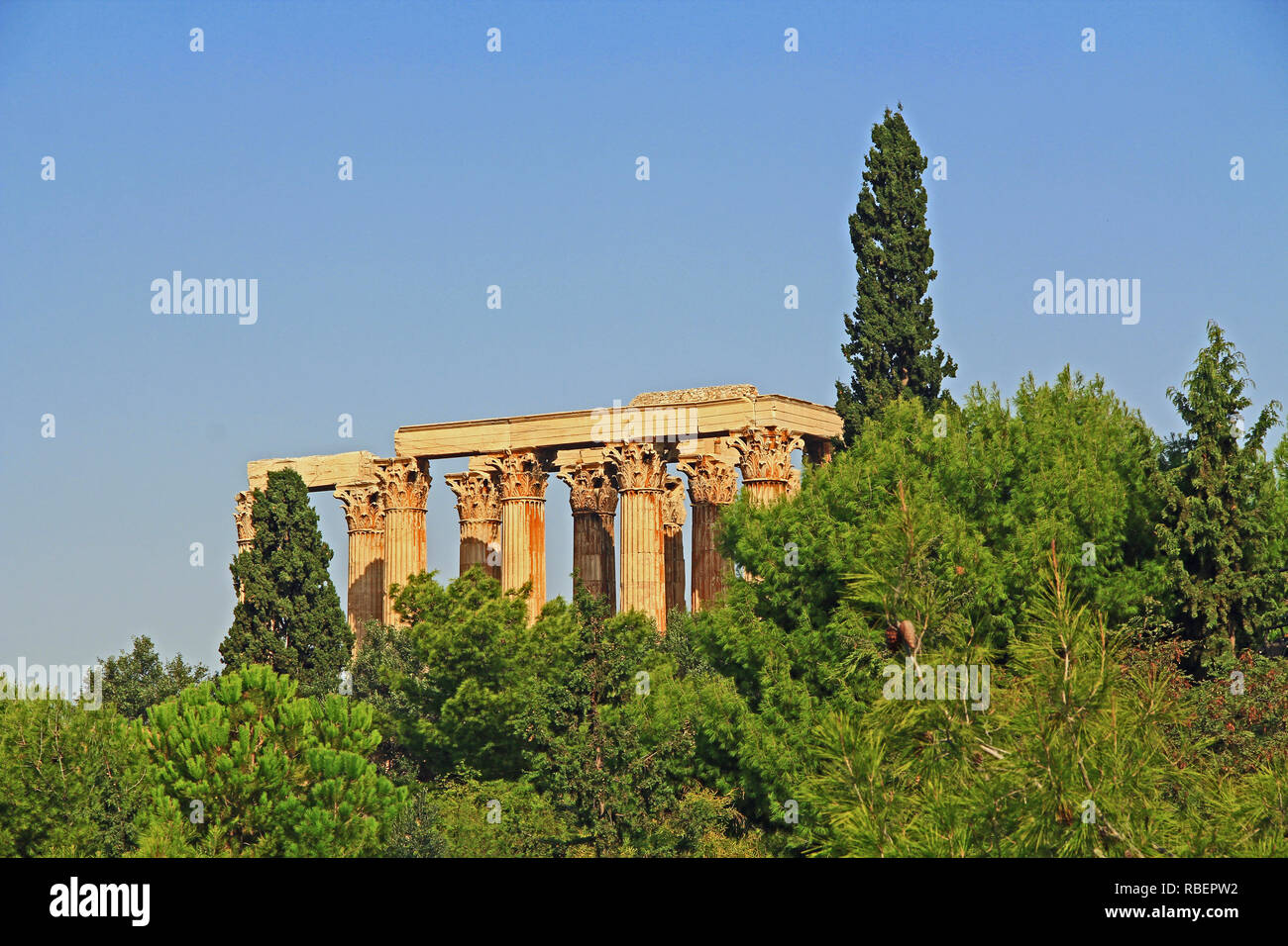 Tempio zeus olimpio immagini e fotografie stock ad alta risoluzione - Alamy