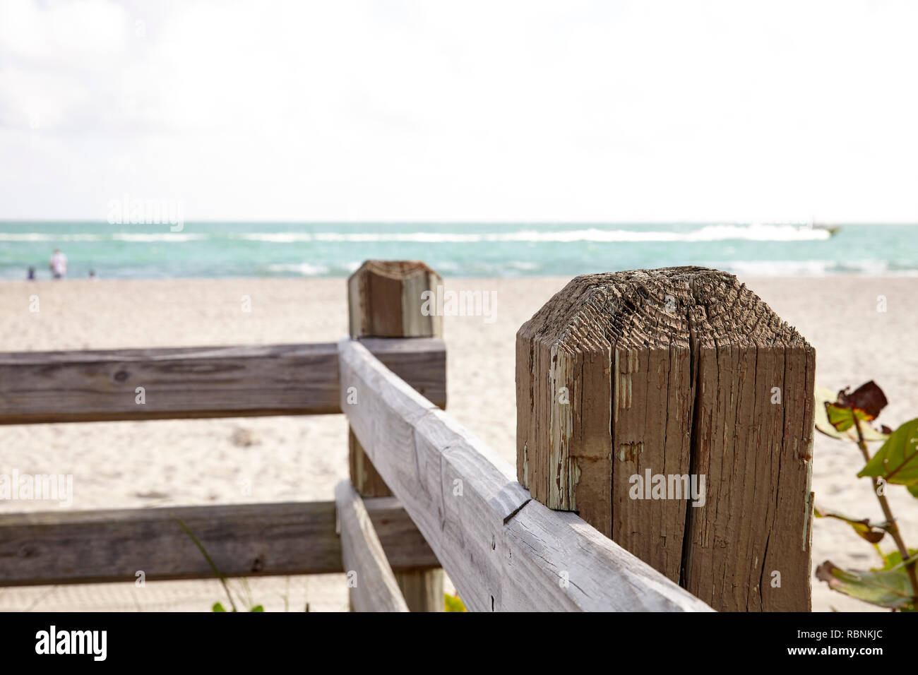 Recinto di spiaggia in legno immagini e fotografie stock ad alta ...
