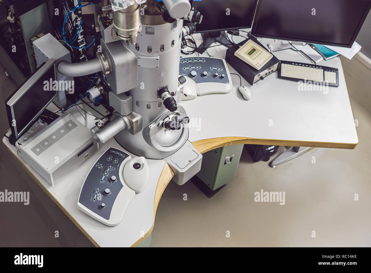 Microscopio elettronico a trasmissione immagini e fotografie stock ad ...