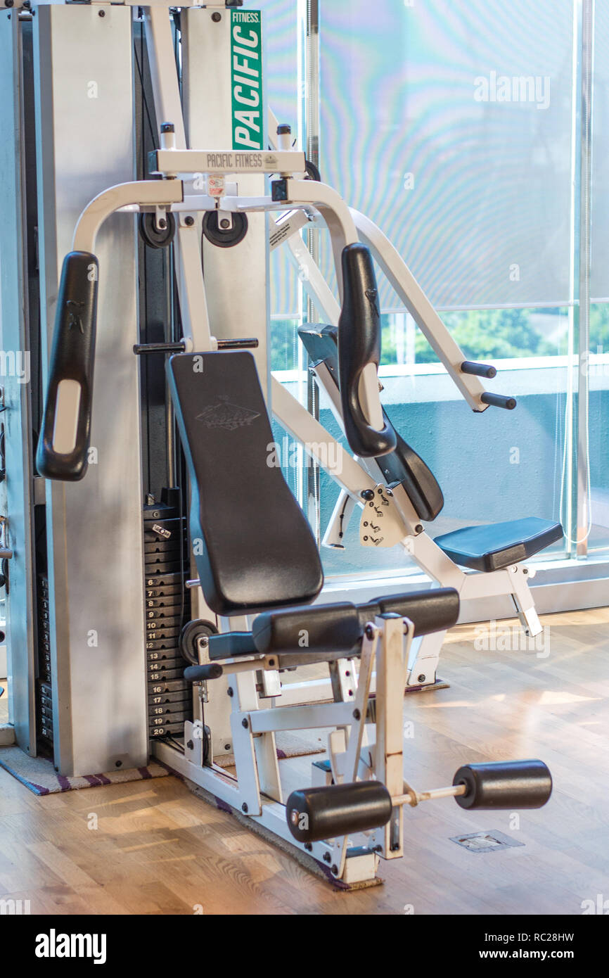 Leg extension machine immagini e fotografie stock ad alta risoluzione ...
