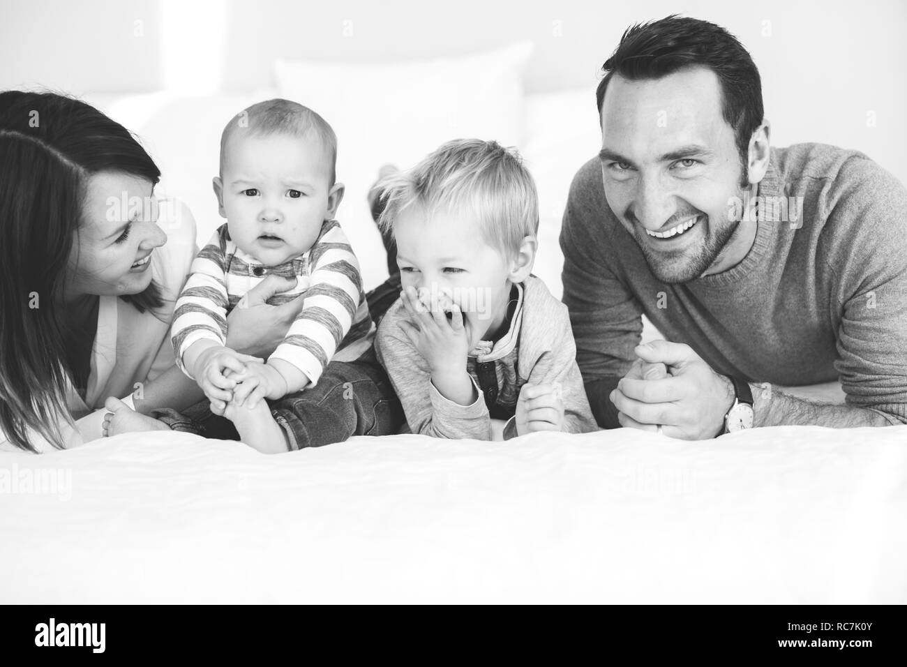 Donna con bambini Foto e Immagini Stock in Bianco e Nero - Alamy