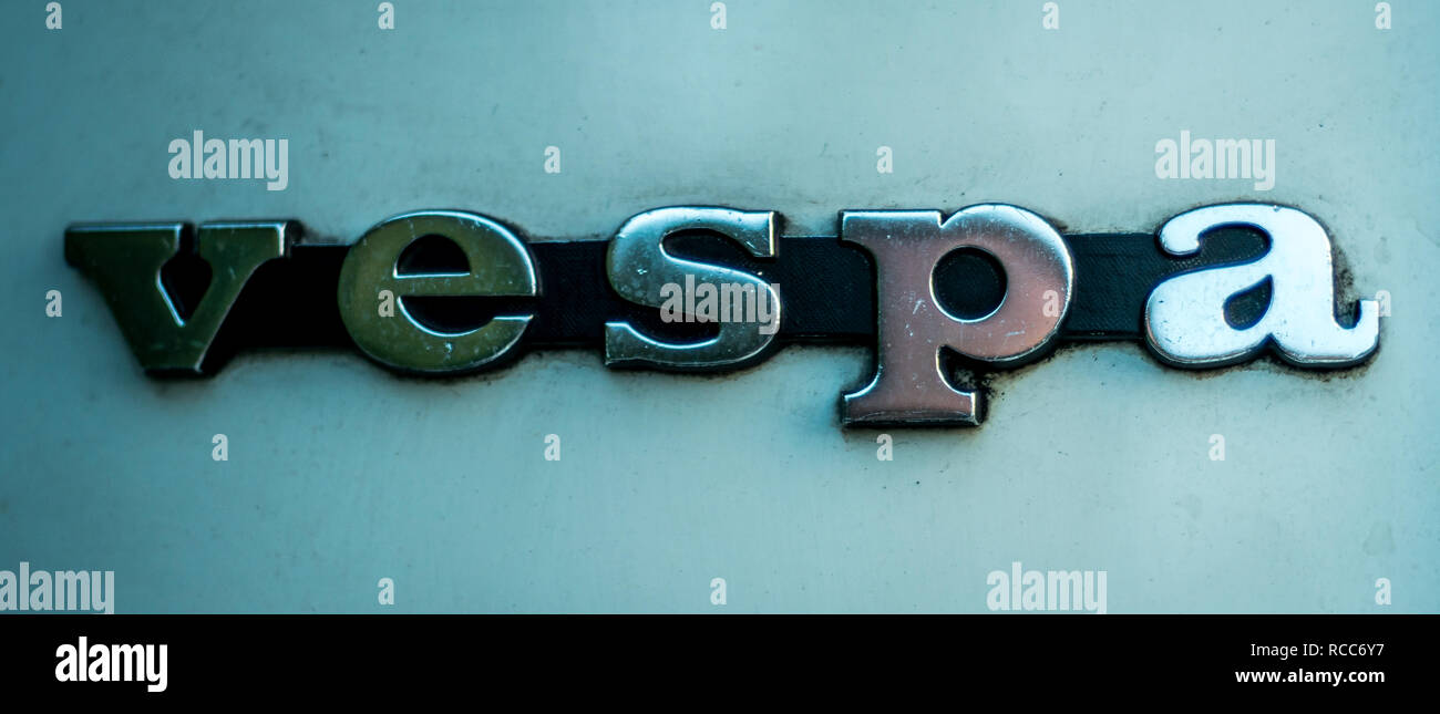 Vespa piaggio logo immagini e fotografie stock ad alta risoluzione - Alamy