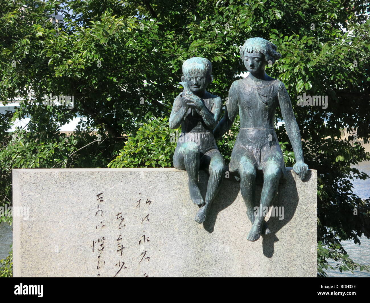 Hiroshima monumento per la pace dei bambini immagini e fotografie stock ... Hiroshima monumento per la pace dei bambini immagini e fotografie stock ...