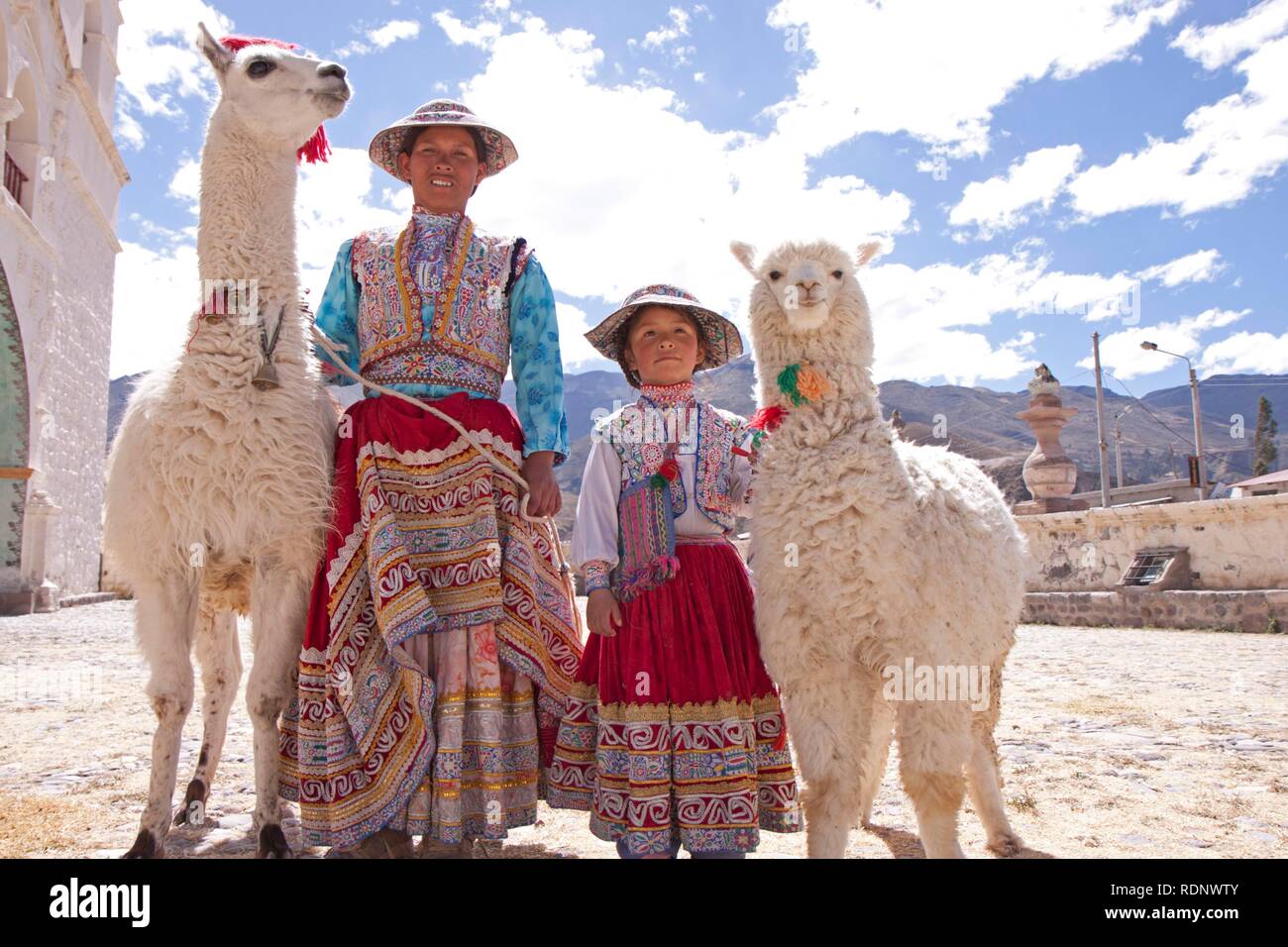 Costumbres y tradiciones peruana immagini e fotografie stock ad alta ...