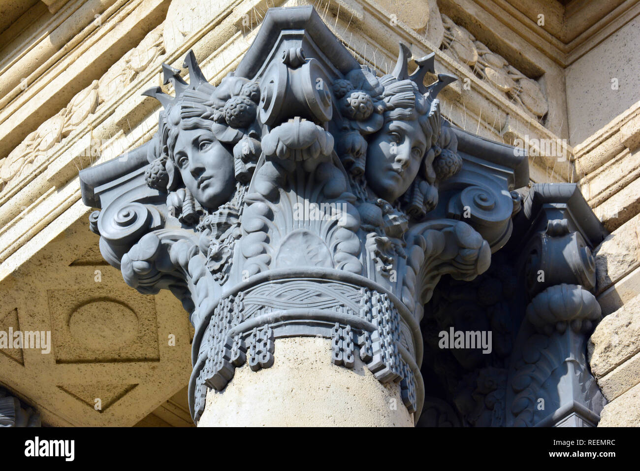 Il Széchenyi Bagno Termale a Budapest (ungherese: Széchenyi gyógyfürdő ...