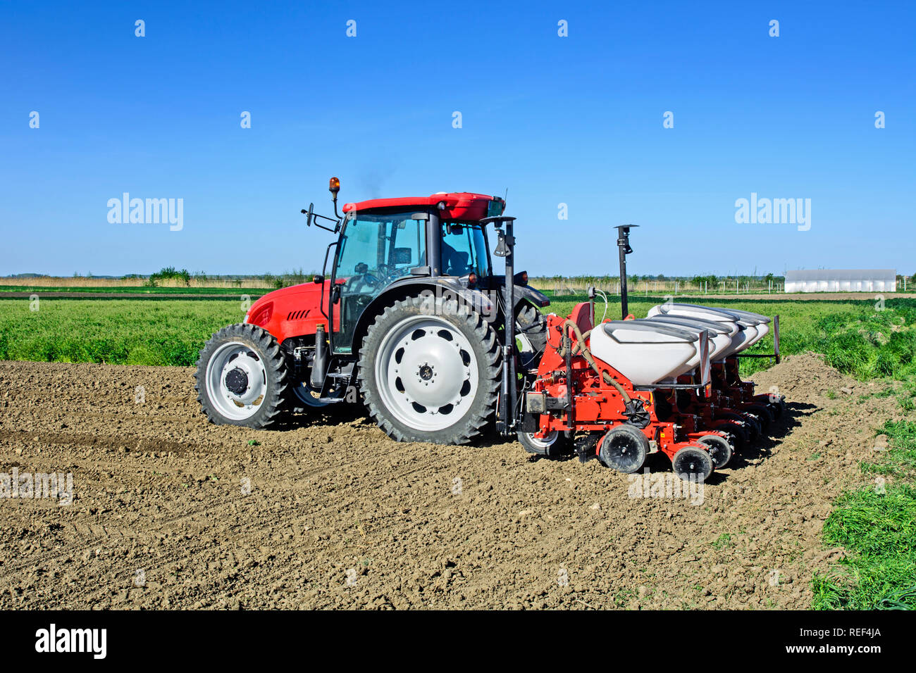 Contadino sulla semina del campo immagini e fotografie stock ad alta ...