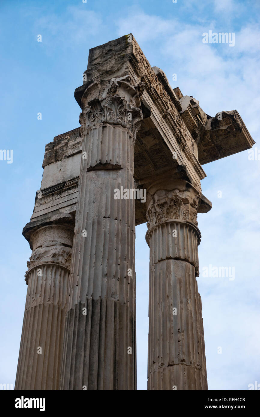 Colonne del tempio romano immagini e fotografie stock ad alta ...