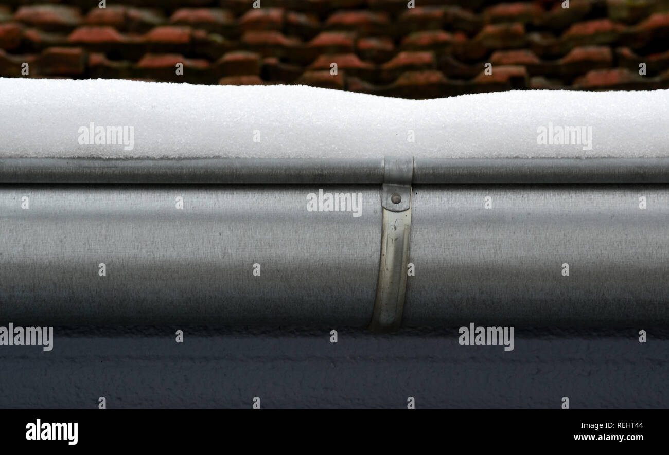 Grondaia con pluviale immagini e fotografie stock ad alta risoluzione ...