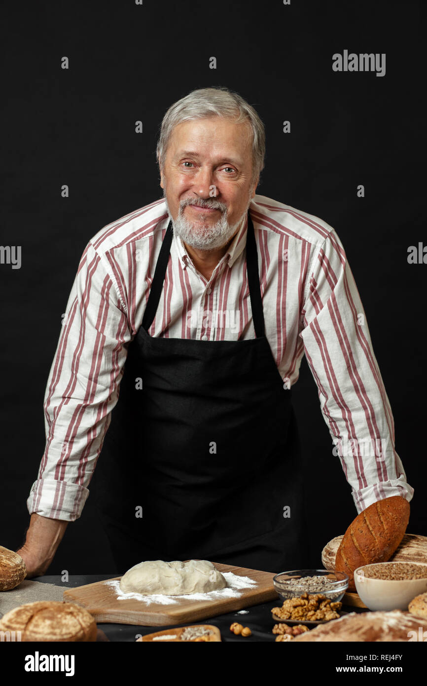 Senior donna cucina bianco e nero immagini e fotografie stock ad alta ...