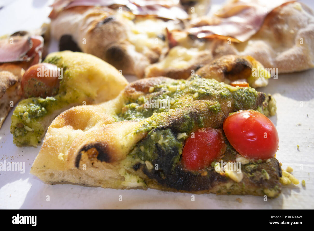 Pinsa romana immagini e fotografie stock ad alta risoluzione - Alamy