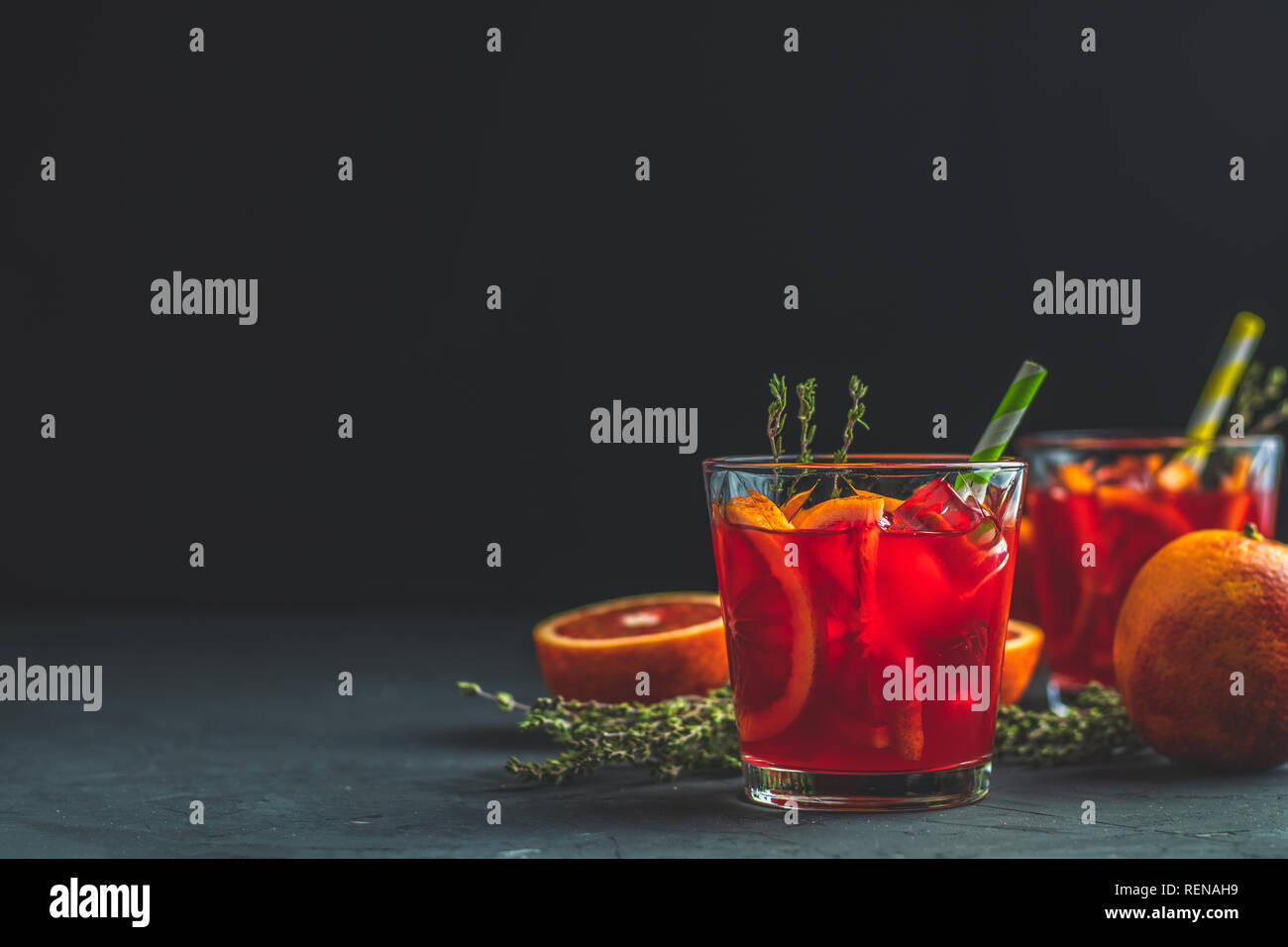 Il Gruppo Campari italiano tradizionale liquore alcolico nero su sfondo ...