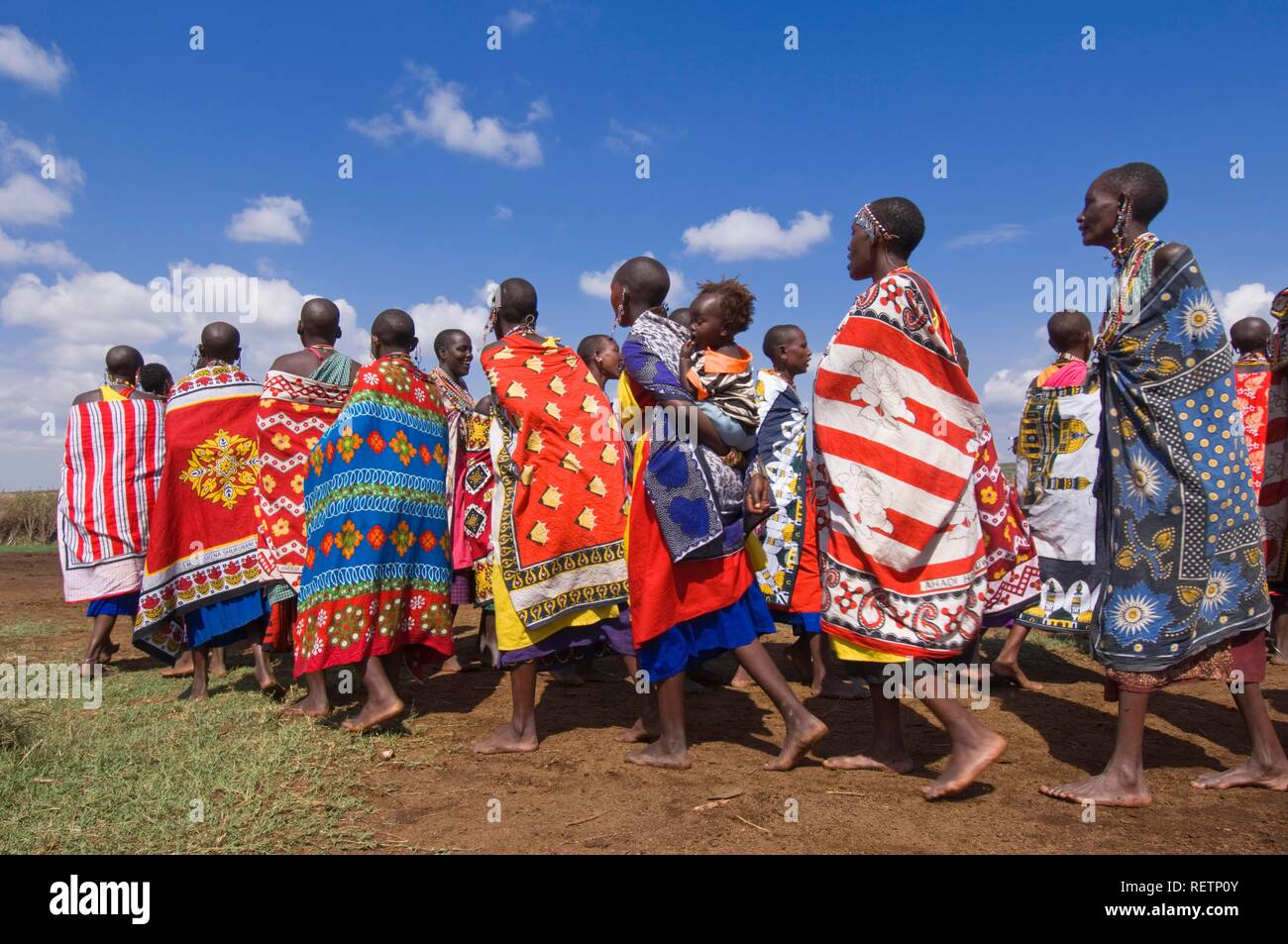 Kenya masai dance immagini e fotografie stock ad alta risoluzione - Alamy