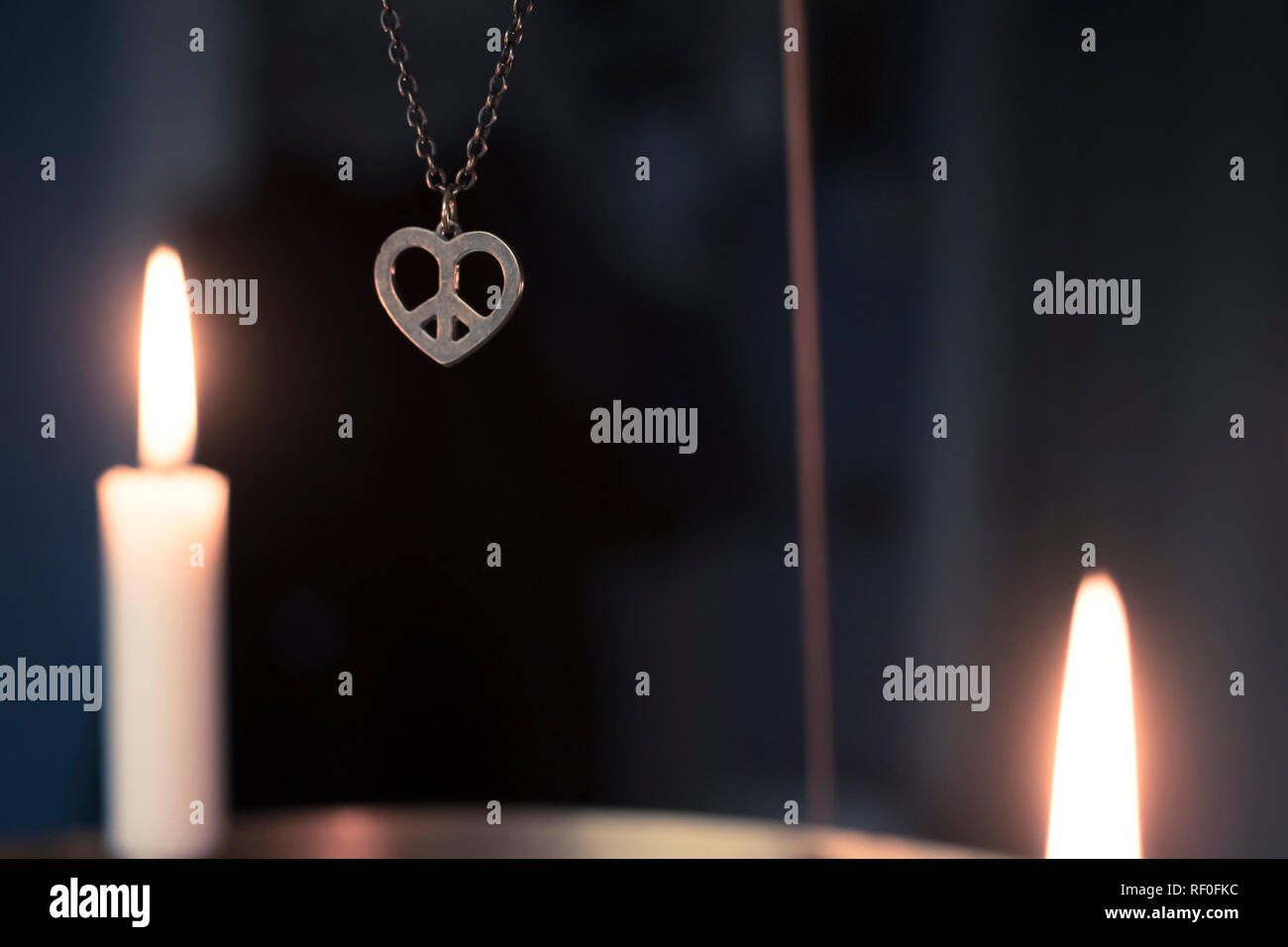 La pace, amore, Natale sfondo con una pace il simbolo del cuore di ...