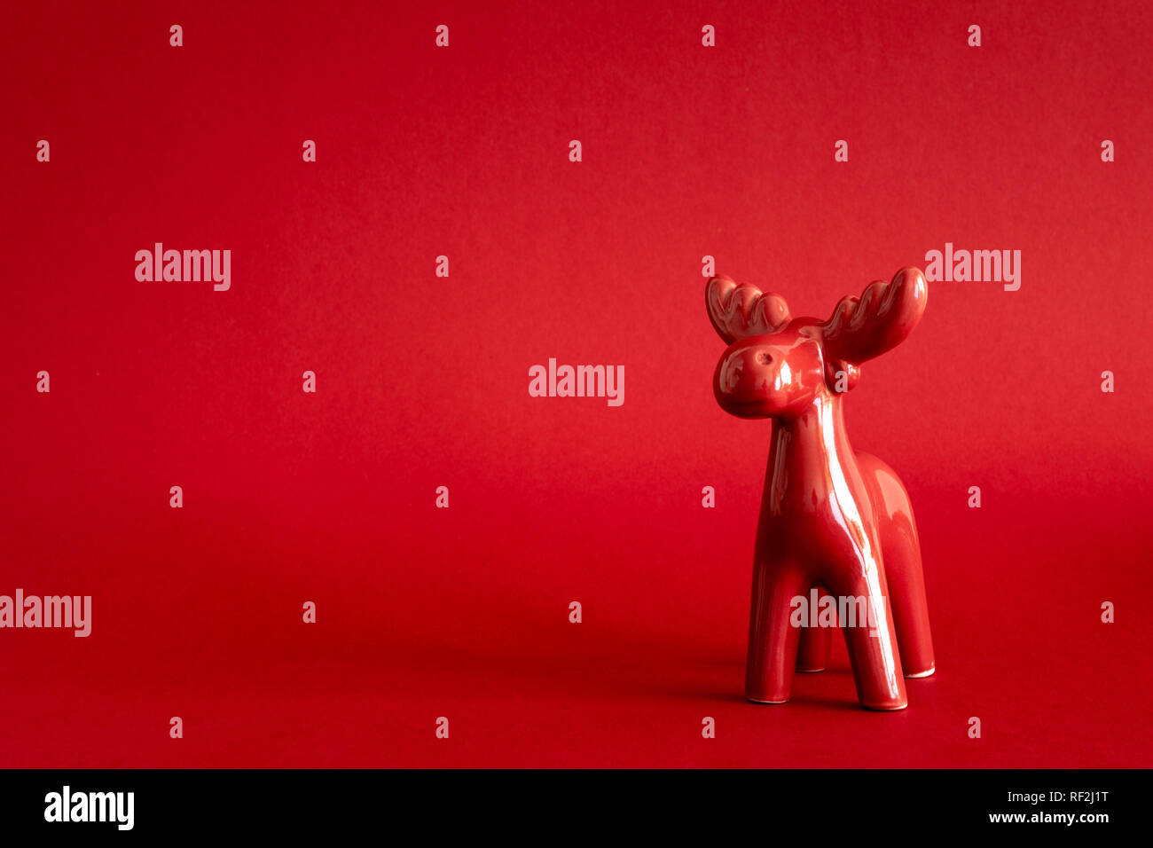 Sfondo cervo immagini e fotografie stock ad alta risoluzione - Alamy