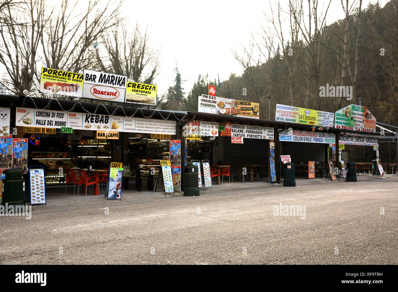 Grotte di Frasassi souvenir shop, Genga, Ancona, Marche, Italia Foto ...