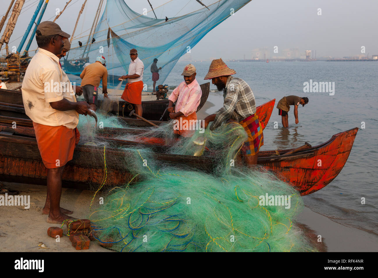 Pescatori indiani in barca immagini e fotografie stock ad alta ...