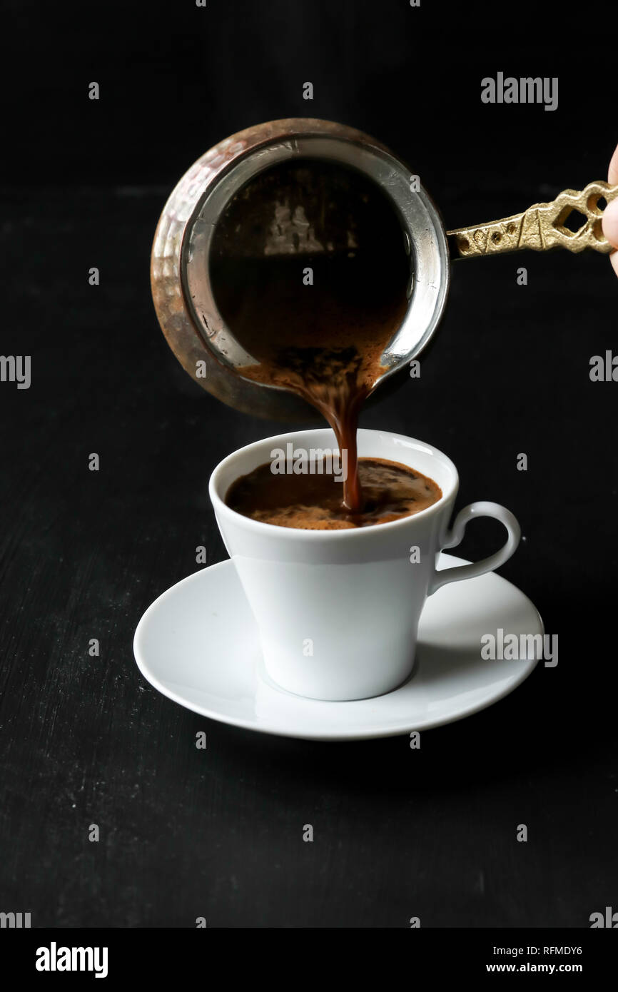 Come preparare il caffè turco immagini e fotografie stock ad alta ...