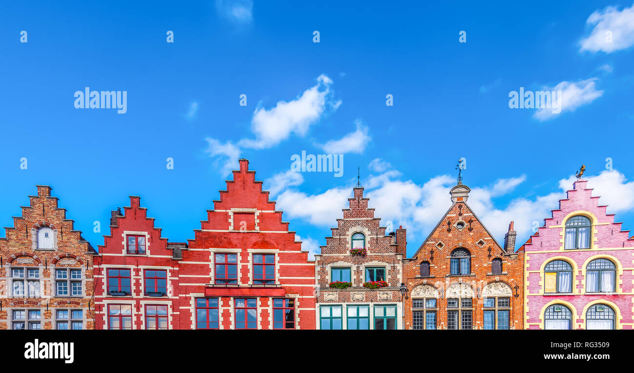 Case colorate sullo sfondo immagini e fotografie stock ad alta ...