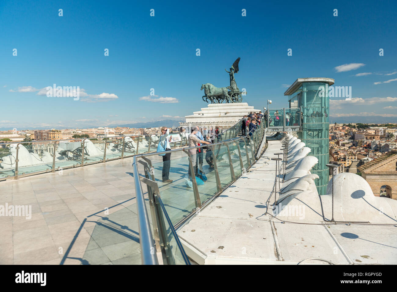 Roma, Italia - 17 Febbraio 2015: vista dalla terrazza delle Quadrighe ...