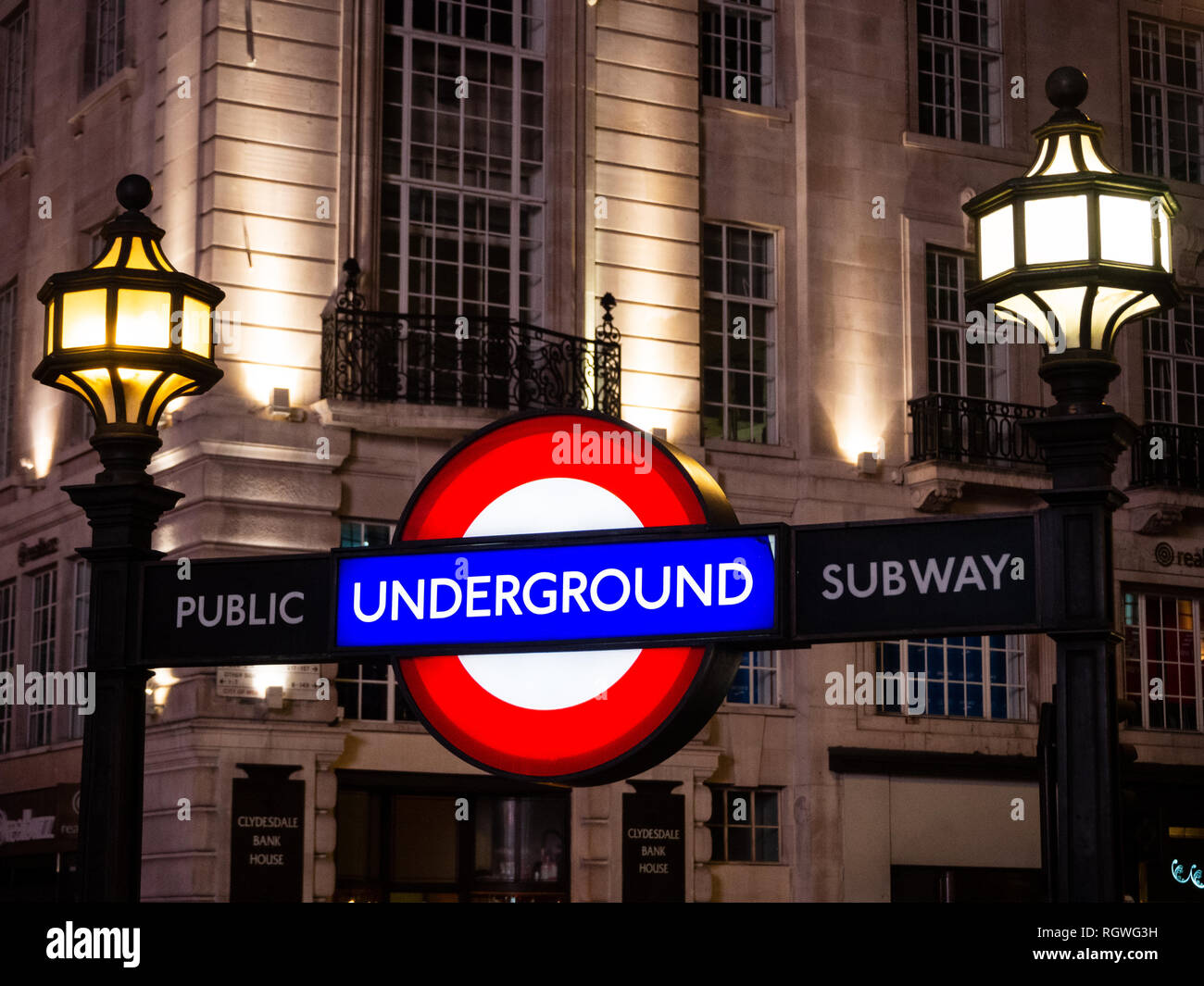 Tubo del treno della stazione della metropolitana di oxford circus ...