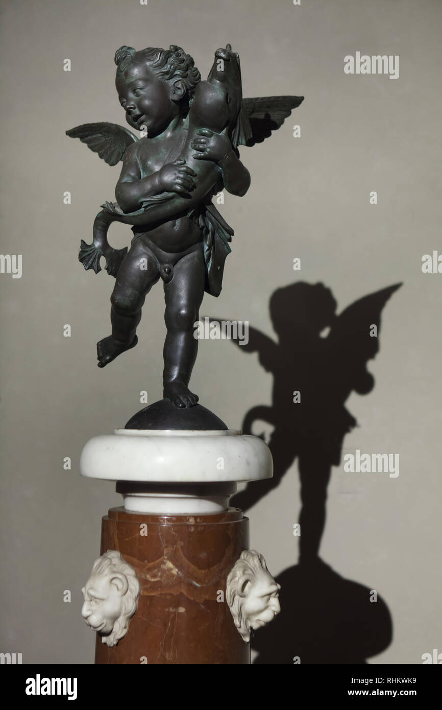 Putto con delfino. Statua in bronzo del Rinascimento italiano scultore ...