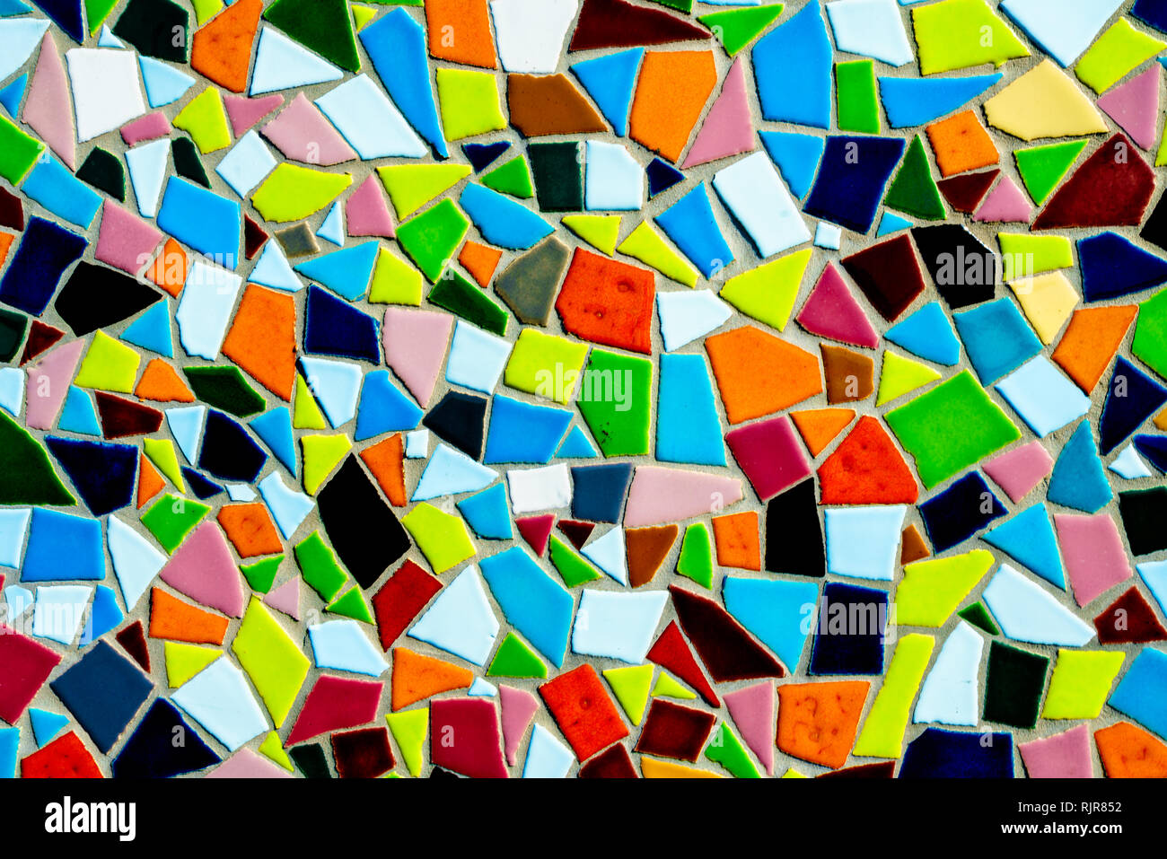 Piastrelle rotte colorate immagini e fotografie stock ad alta ...