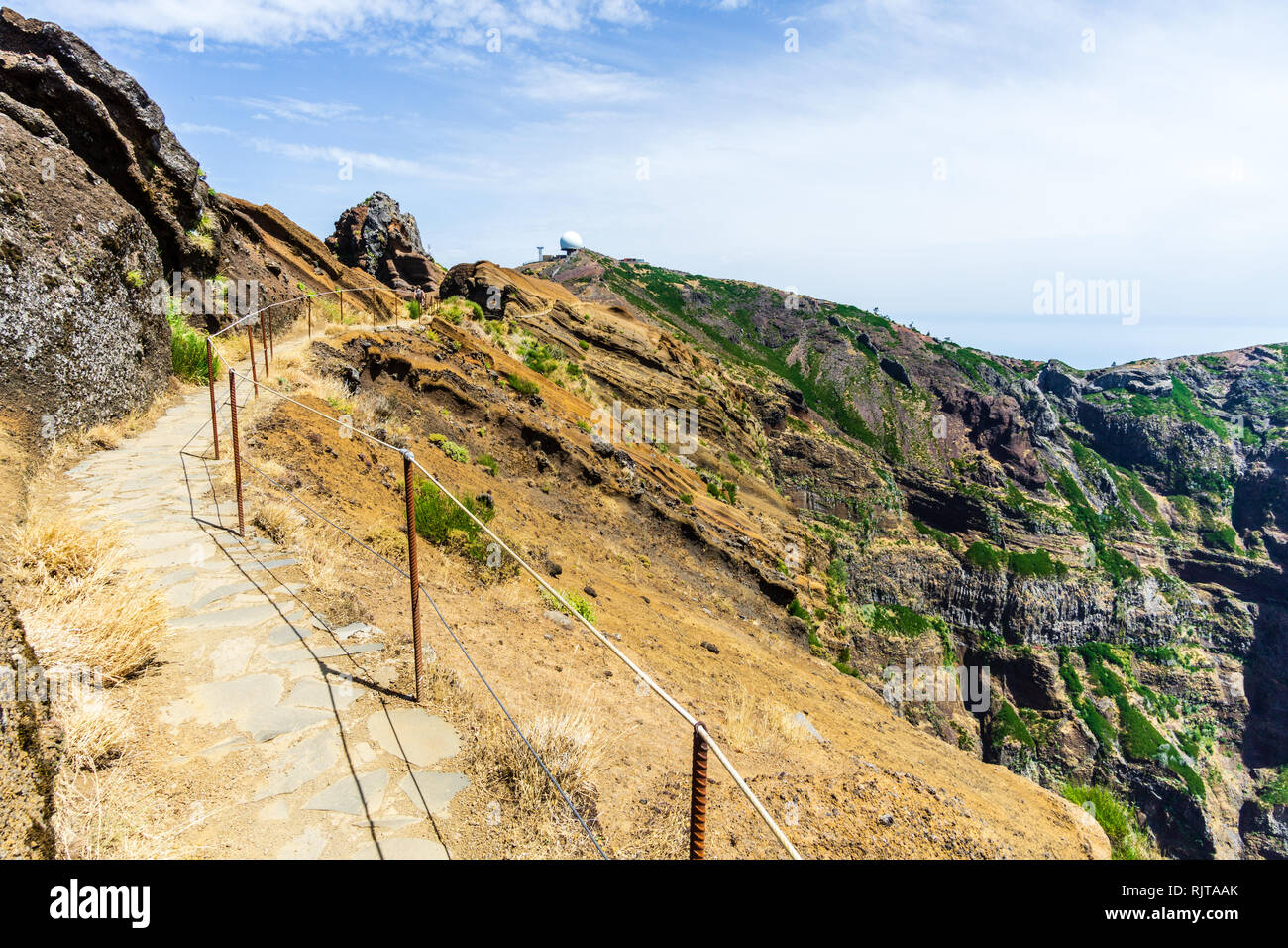 Sentiero escursionistico il passaggio dalla montagna Pico Arieiro a ...