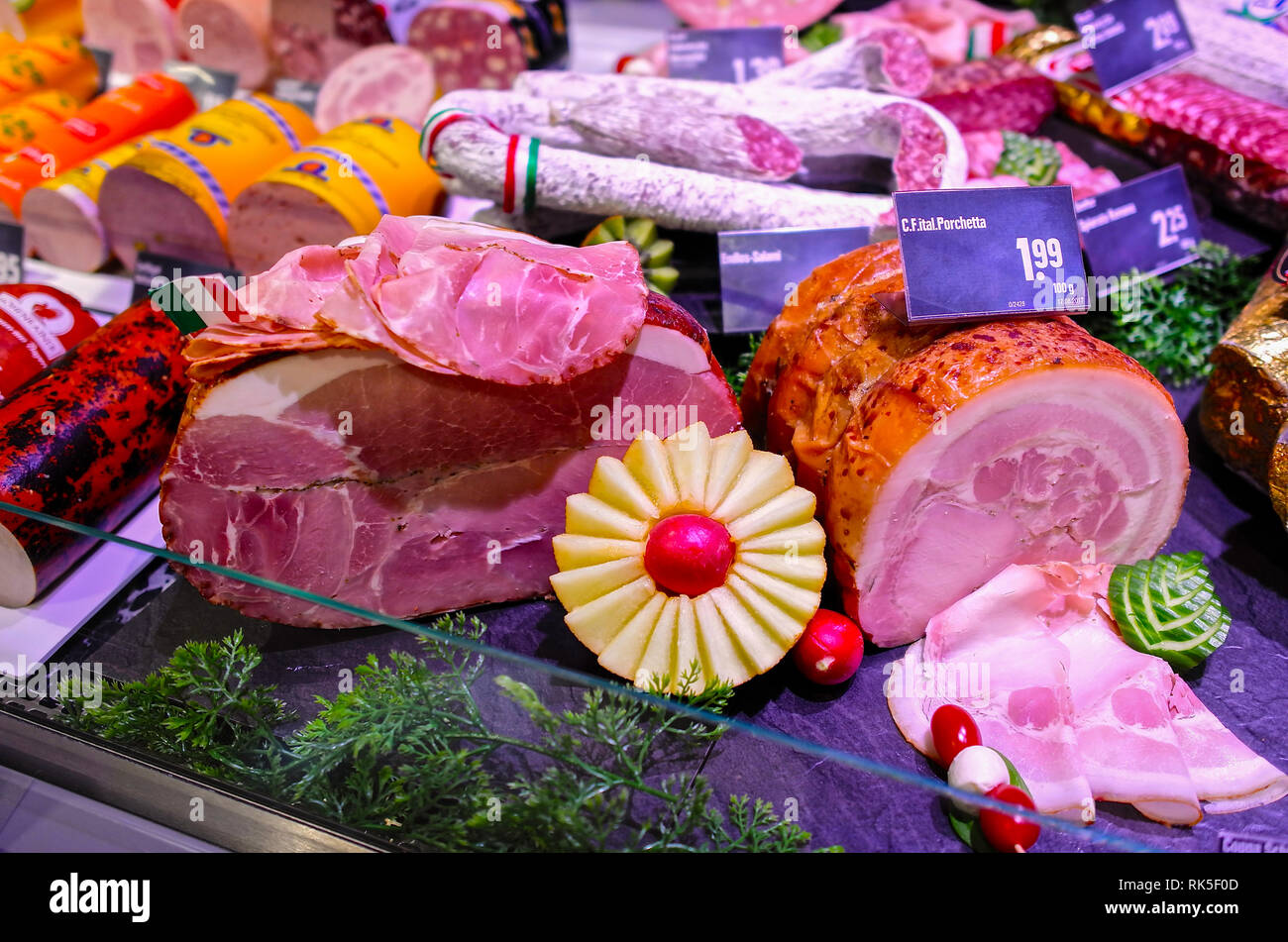 Fleisch wurst immagini e fotografie stock ad alta risoluzione - Alamy