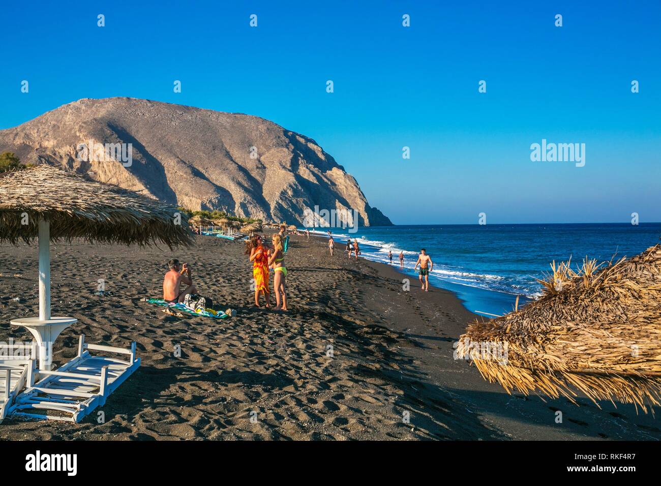 Perissa beach santorini immagini e fotografie stock ad alta risoluzione ...