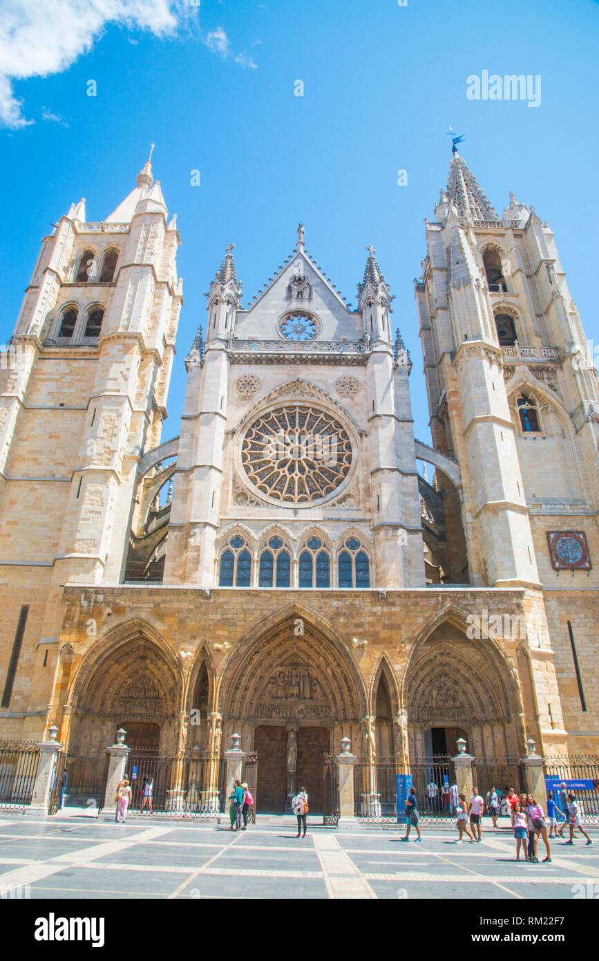 Facciata dell'edificio gotico immagini e fotografie stock ad alta ...