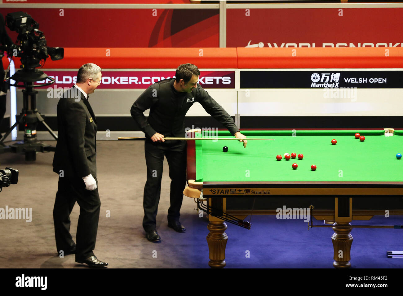 Snooker referee immagini e fotografie stock ad alta risoluzione - Alamy