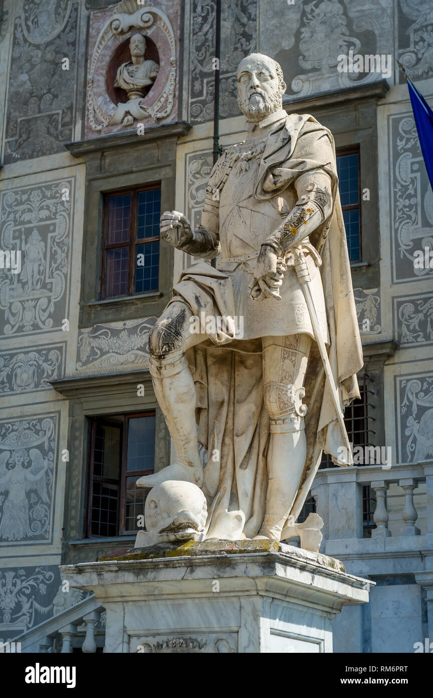Le statue storiche di Pisa centro storico. Travel attrazioni della ...