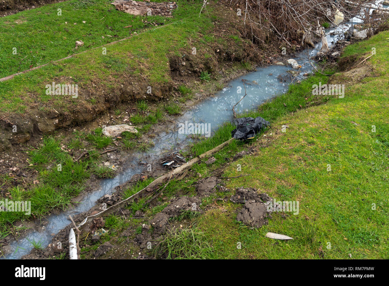 Inquinamento da fossa di drenaggio immagini e fotografie stock ad alta ...