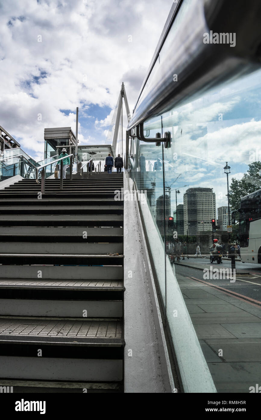 Grande occhio d'orata al buio immagini e fotografie stock ad alta ...
