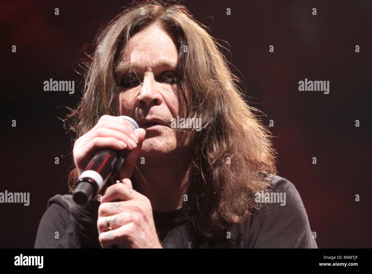 Ozzy osbourne performing on stage immagini e fotografie stock ad alta ...